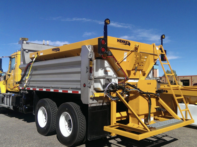 Henke HX V-Box Spreader - Wausau